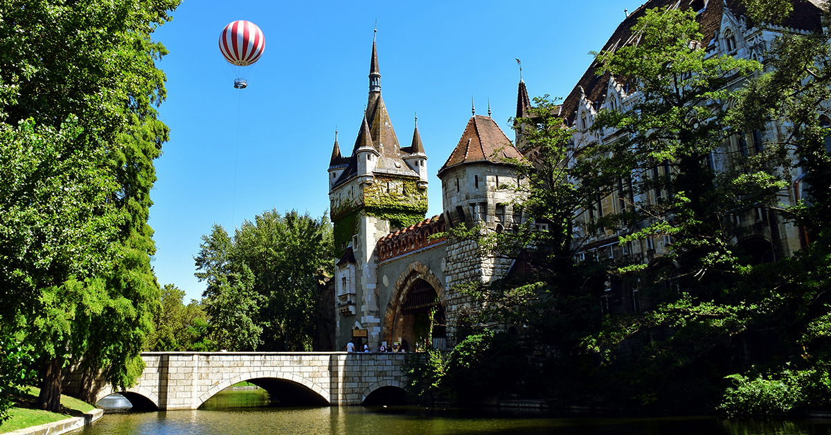 Tavaszi programok Budapesten - Simple